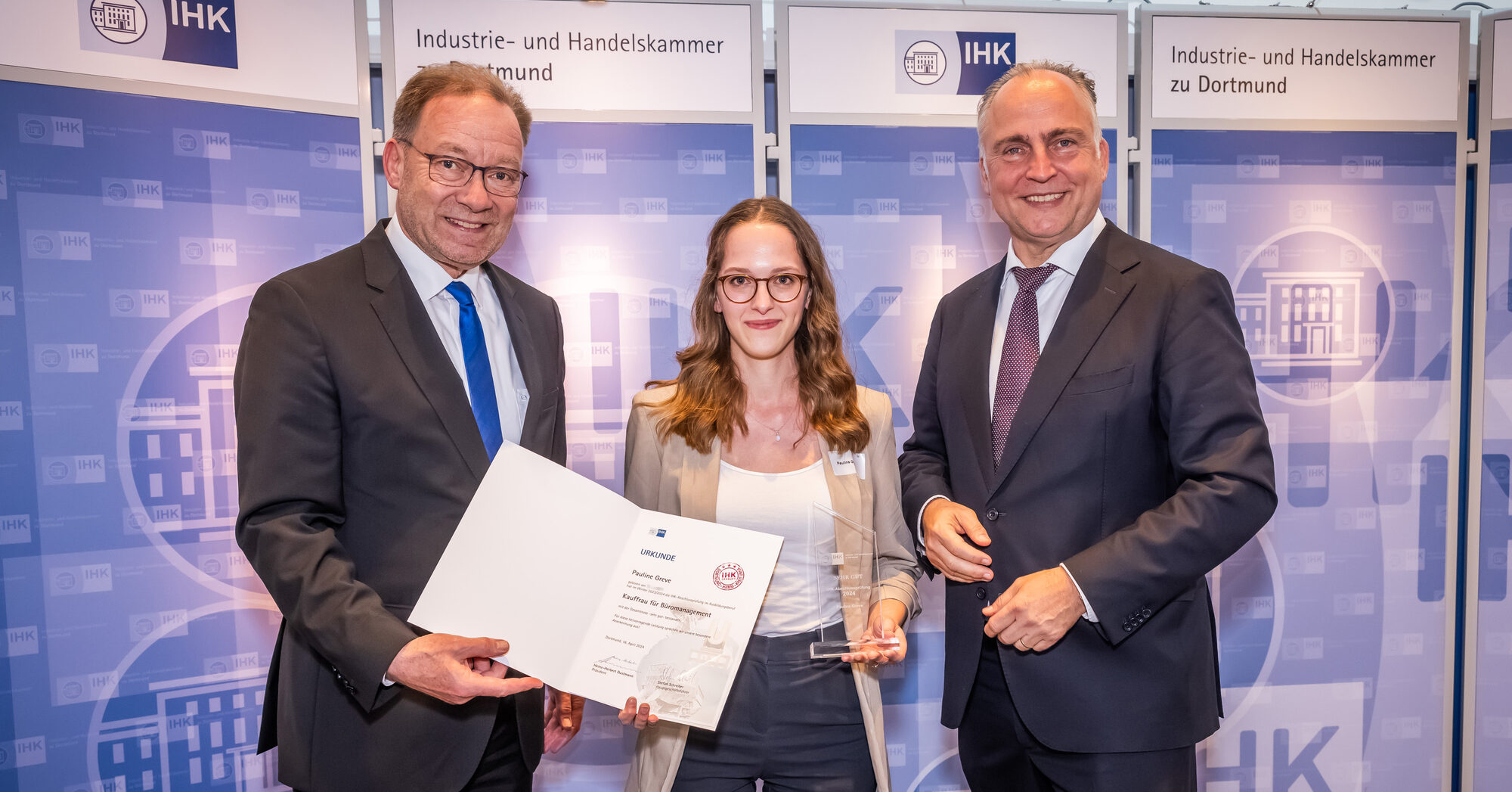 Karriere: IHK ehrte beste Auszubildende | News der FH Dortmund